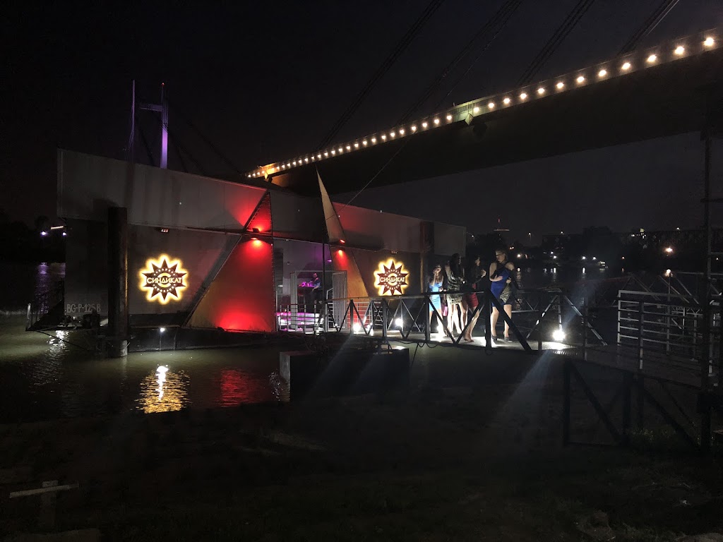 Splavovi: bares flutuantes no Rio Sava